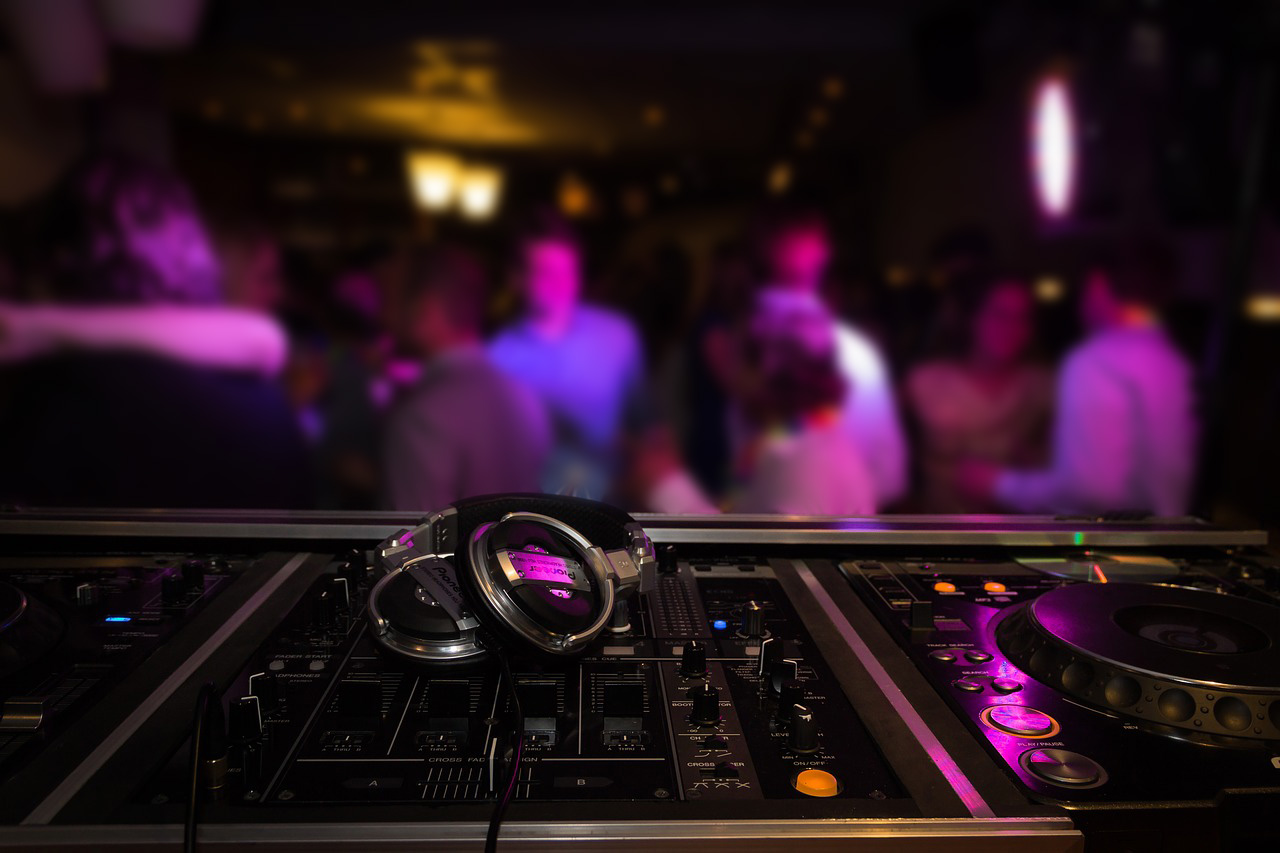 Home - Pro DJ in Pune, India, Best Pune DJ Sound System and Lights